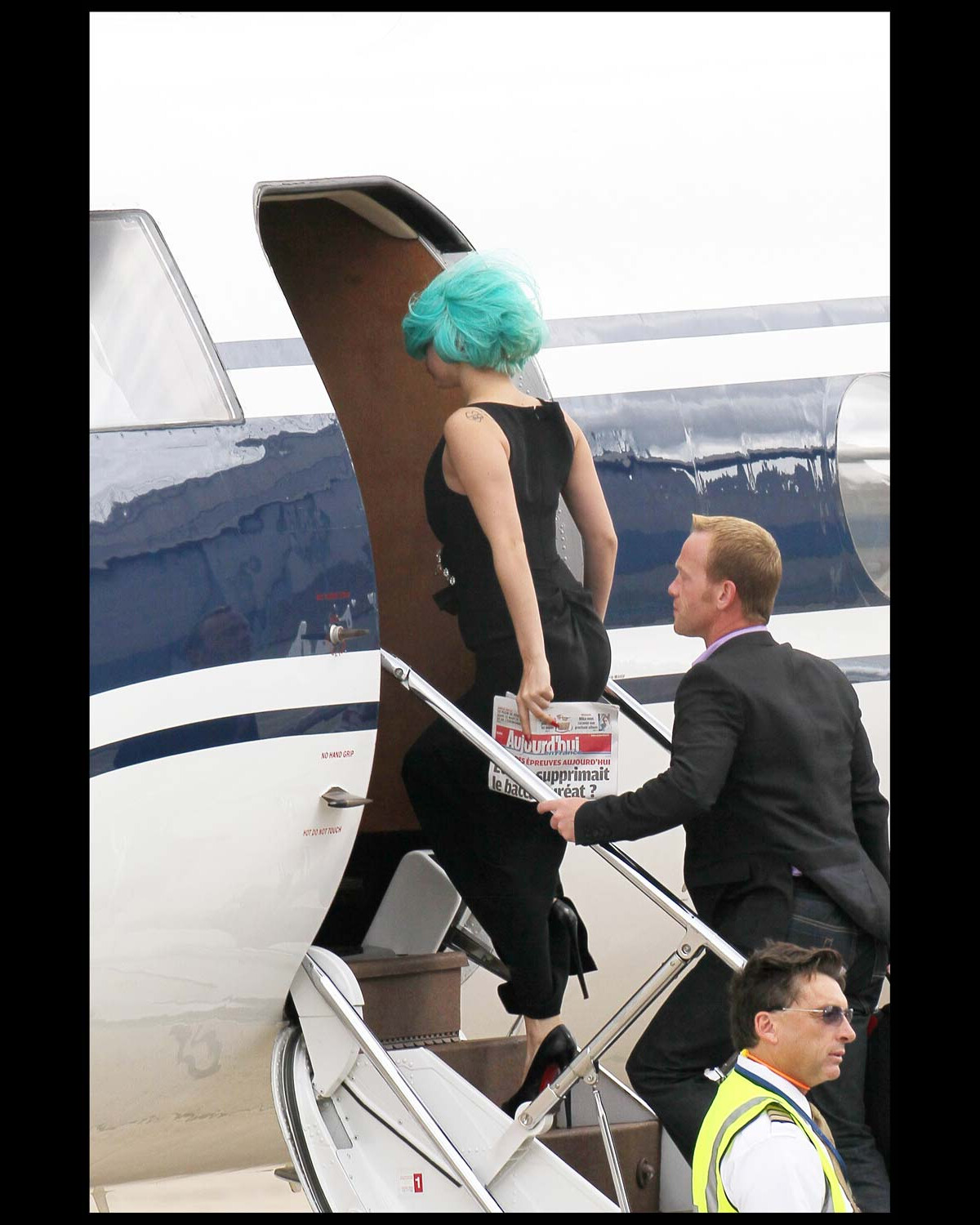 Photo : Lady Gaga monte dans son jet à l'aéroport du Bourget, direction ...
