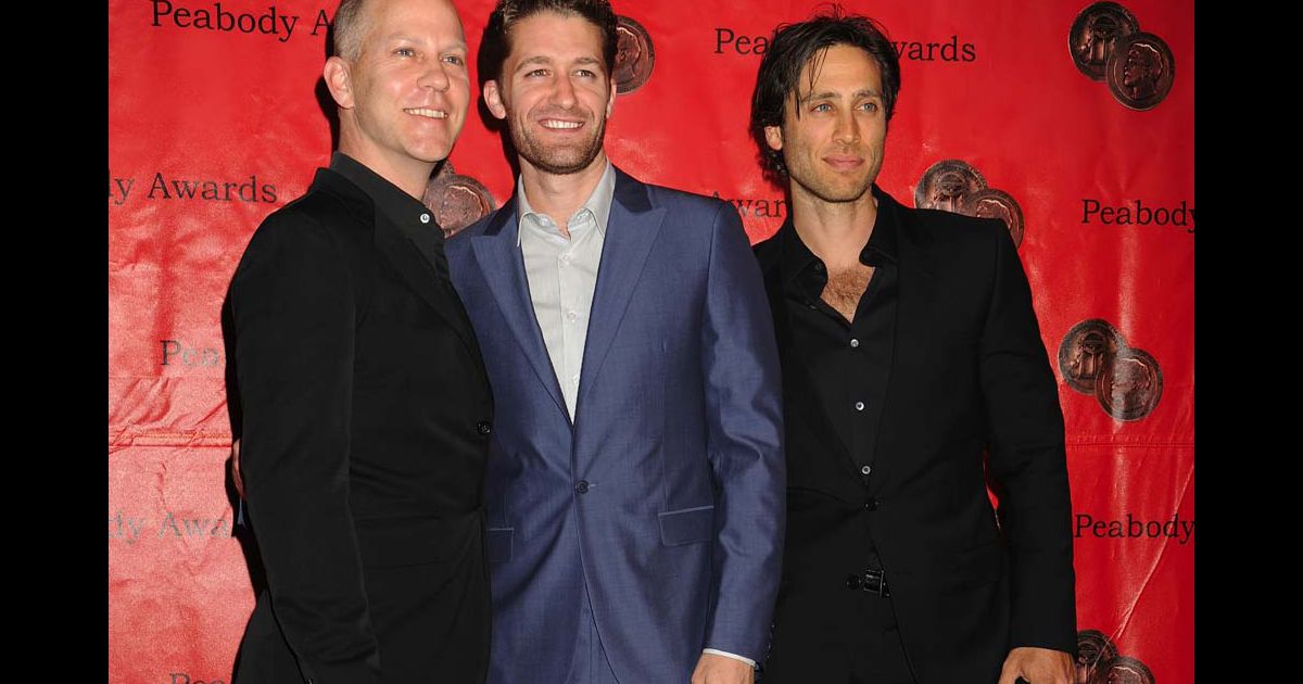 Ryan Murphy et Brad Falchuk, créateurs de Glee et Nip/Tuck, entourent ...