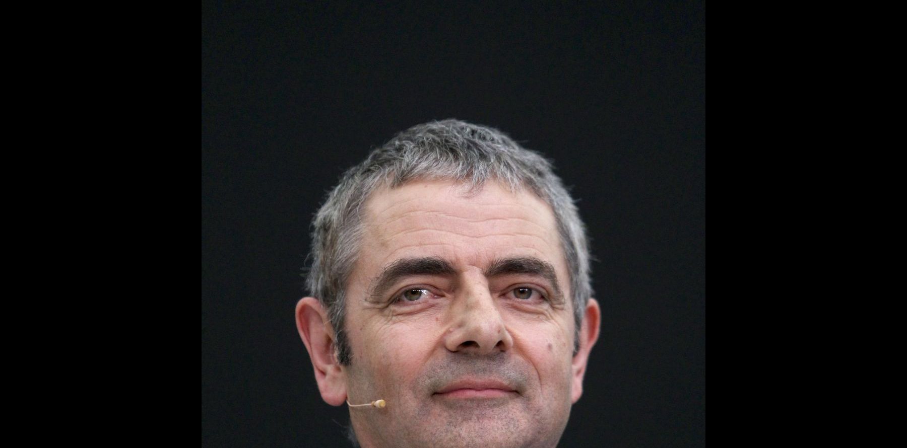 Rowan Atkinson : Pour une fois qu'il ne casse pas sa voiture - Purepeople