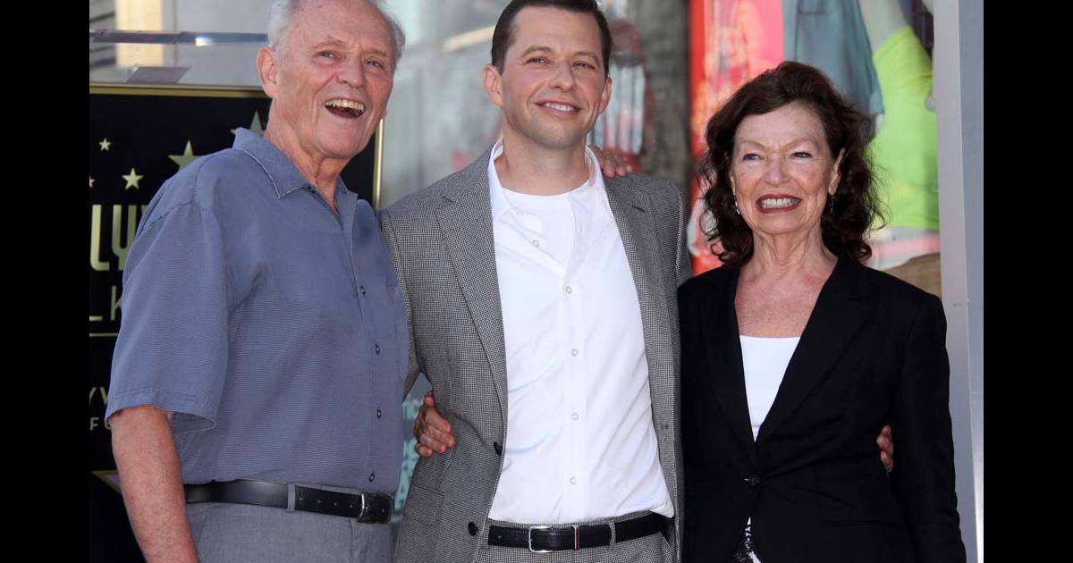 Jon Cryer, entouré de ses parents, reçoit son étoile sur le Walk of ...