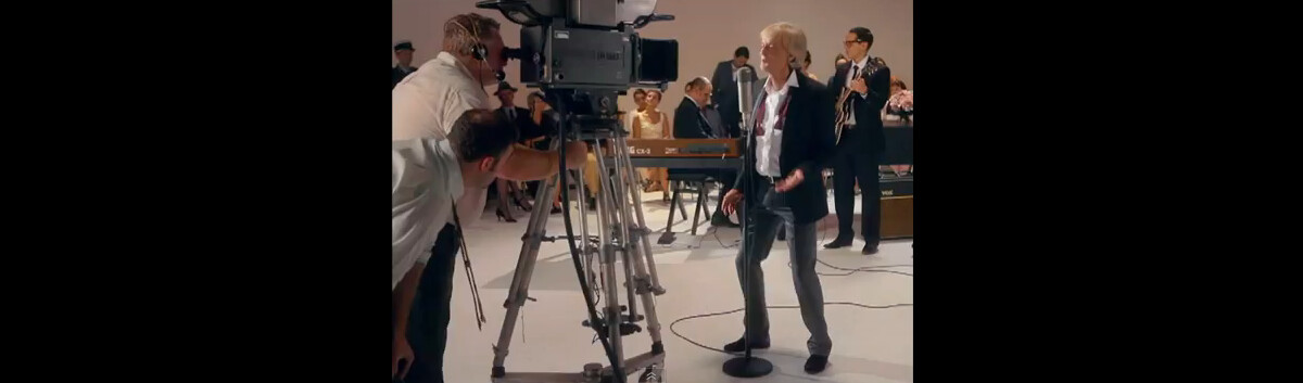 Photo : Dave face caméra dans le nouveau clip de Vanina - Purepeople