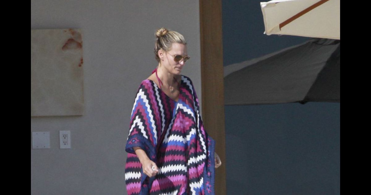 Molly Sims passe son Thanksgiving à Los Cabos au Mexique, le 24 ...