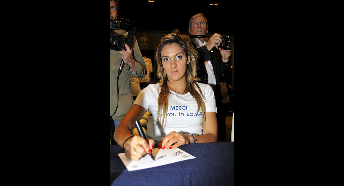 Photo : Louisa Necib le 18 juillet 2011 à Paris - Purepeople