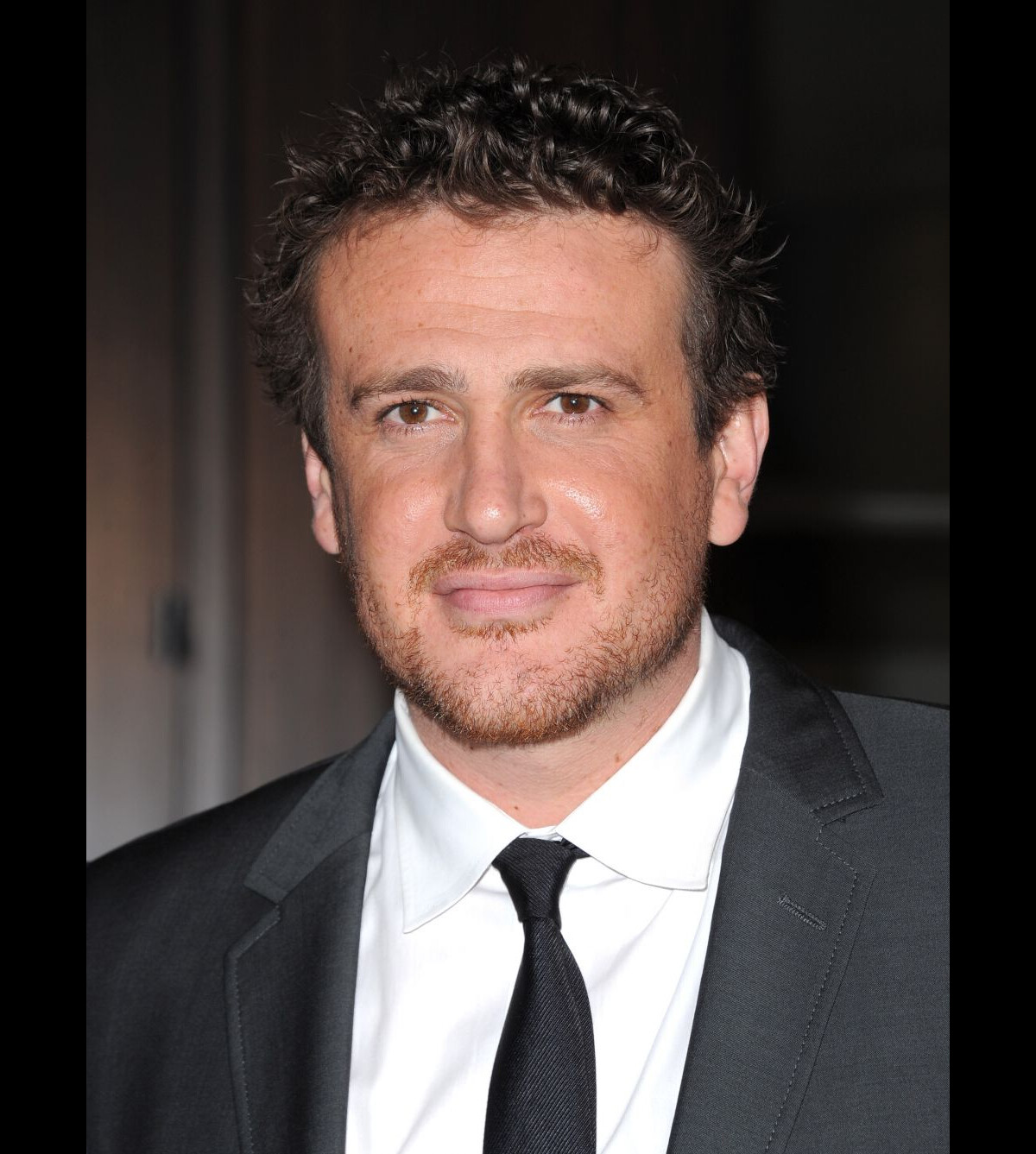Photo : Jason Segel sur le tapis rouge - Purepeople
