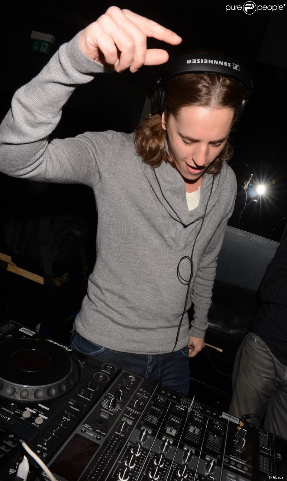 Pierre Sarkozy alias DJ Mosey met le feu au club P1 de Munich, le 16 ...