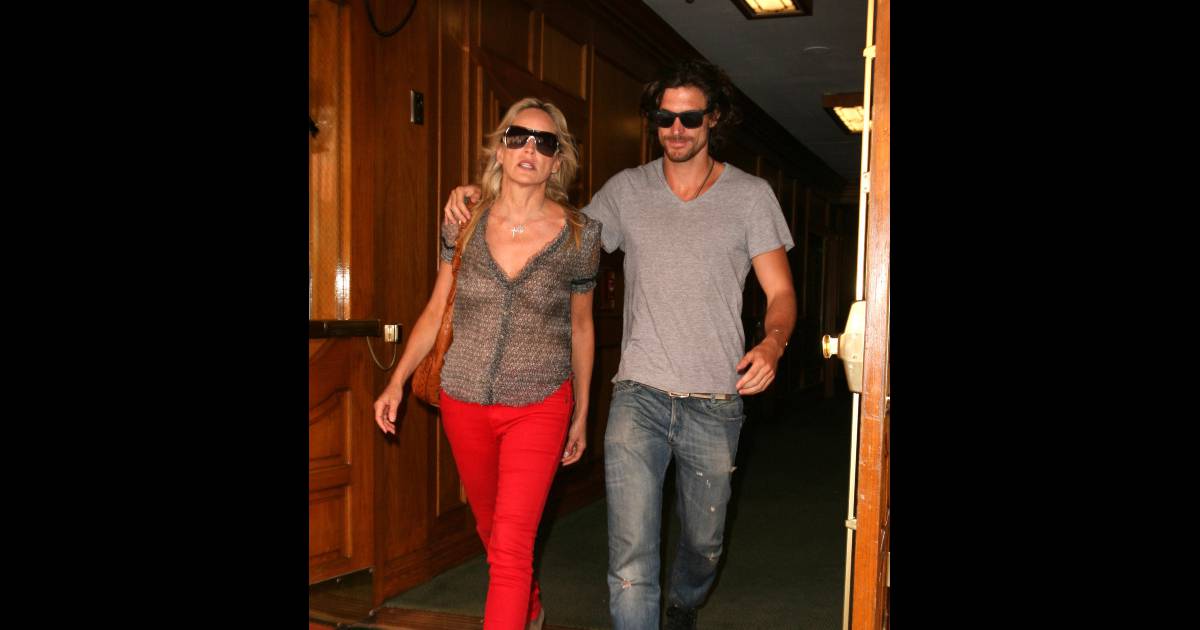 Sharon Stone, 54 ans, avec le mannequin argentin Martin Mica. Le couple ...