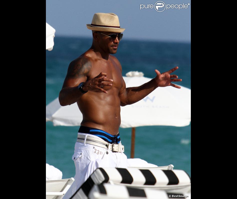 L'acteur d'Esprits Criminels Shemar Moore, sur la plage de Miami, le samedi 30 juin 2012 ...