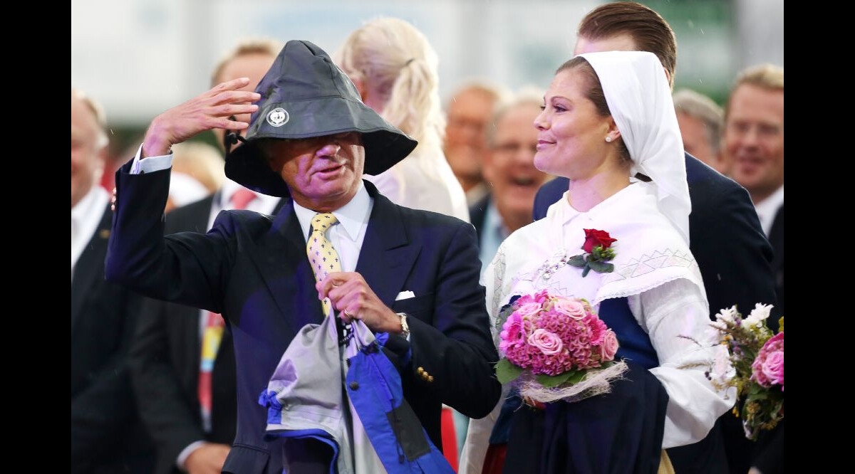 Photo : Trempé en 2011, le roi était paré, cette fois. La princesse ...