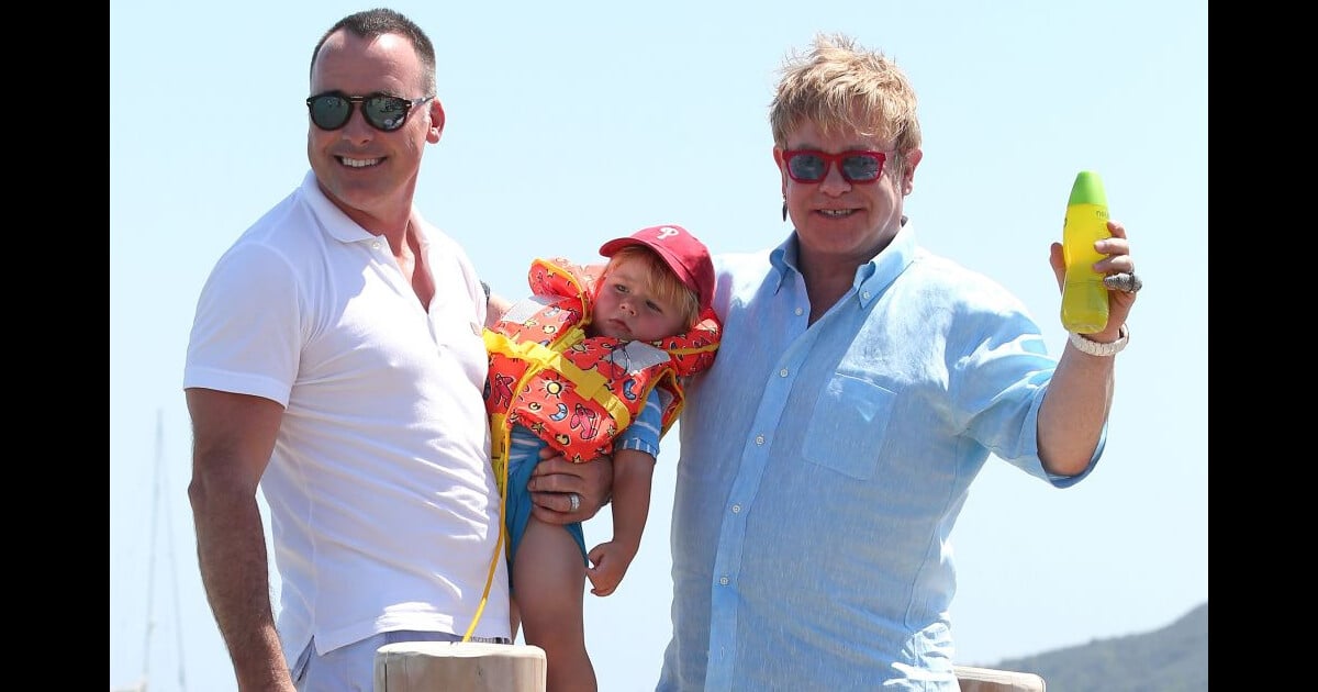 Elton John : Vacances en famille avec les enfants de son ami Neil ...