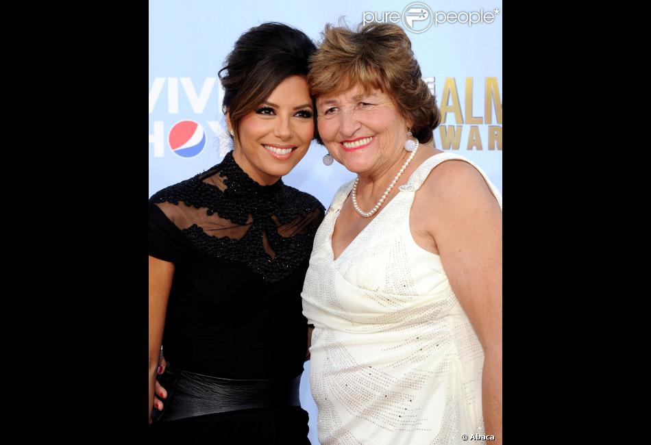 Eva Longoria et sa mère lors des ALMA Awards à Pasadena, le 16 ...
