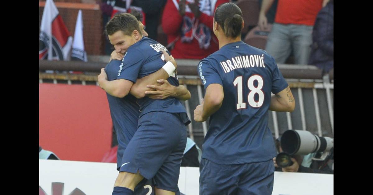 Kévin Gameiro célèbre son premier but face à Sochaux sur la pelouse du ...