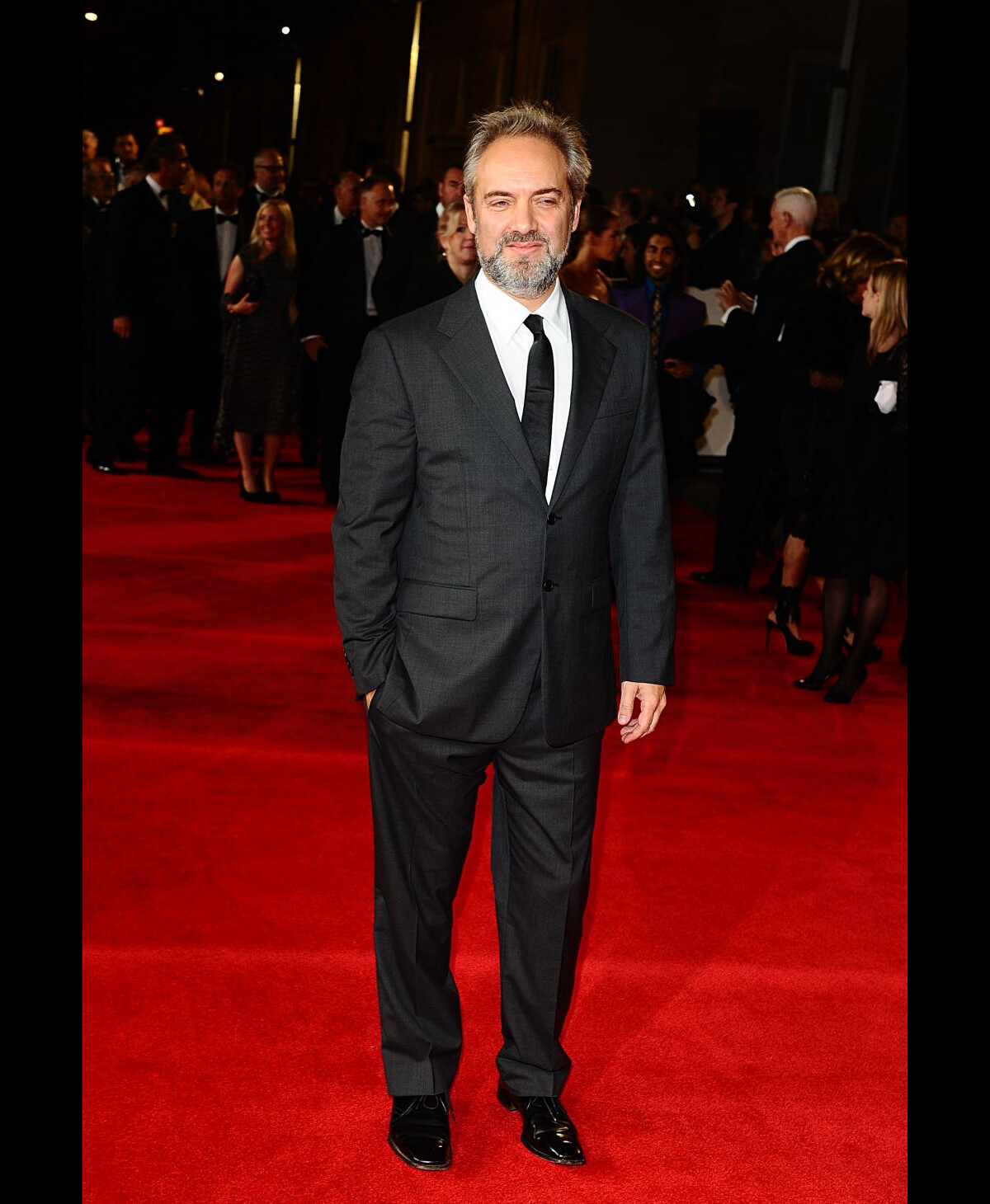 Photo : Sam Mendes lors de l'avant-première à Londres du film Skyfall ...