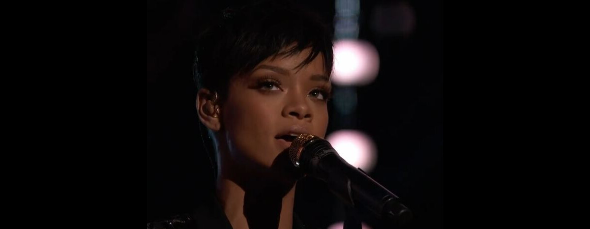 Vidéo : Rihanna interprète sa chanson Diamonds sur le plateau de The ...
