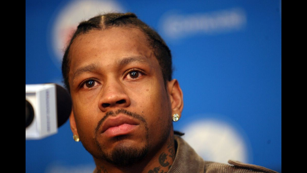 Photo : Allen Iverson lors d'une conférence de presse au Wachovia ...