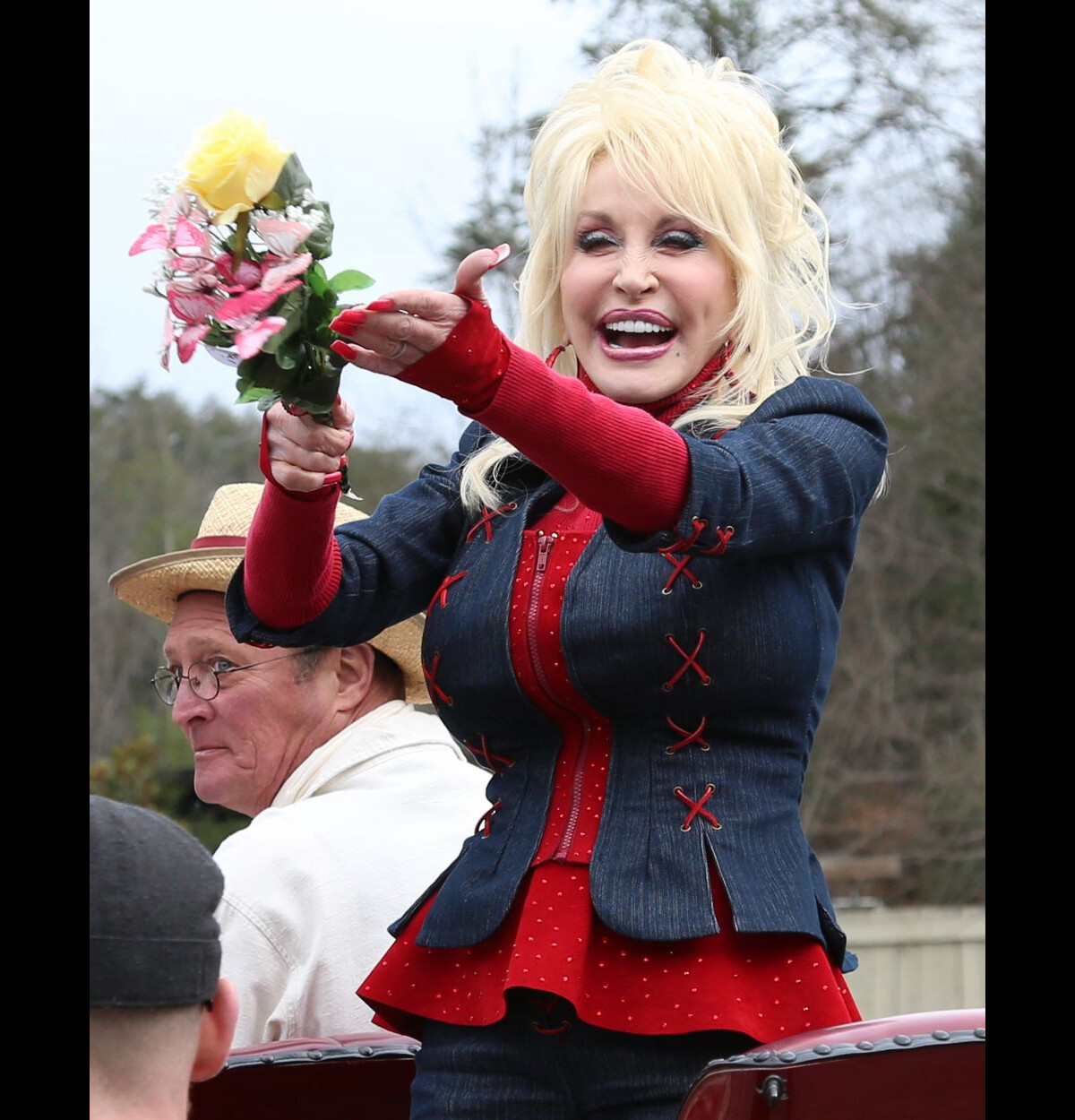 Photo : Dolly Parton inaugure le Festival des Nations, au parc ...