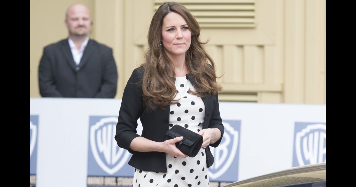 Kate Middleton : Enceinte de 7 mois, sa jolie robe à pois se soulève ...