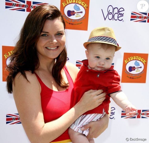 Heather Tom présente son adorable Zane devant Angie Harmon et ses trois ...