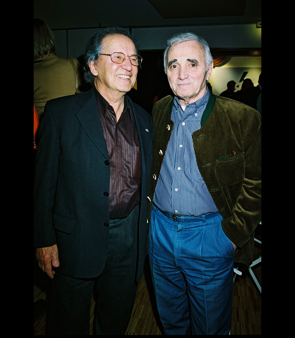 Photo : Fred Mella des Compagnons de la chanson et Charles Aznavour à ...