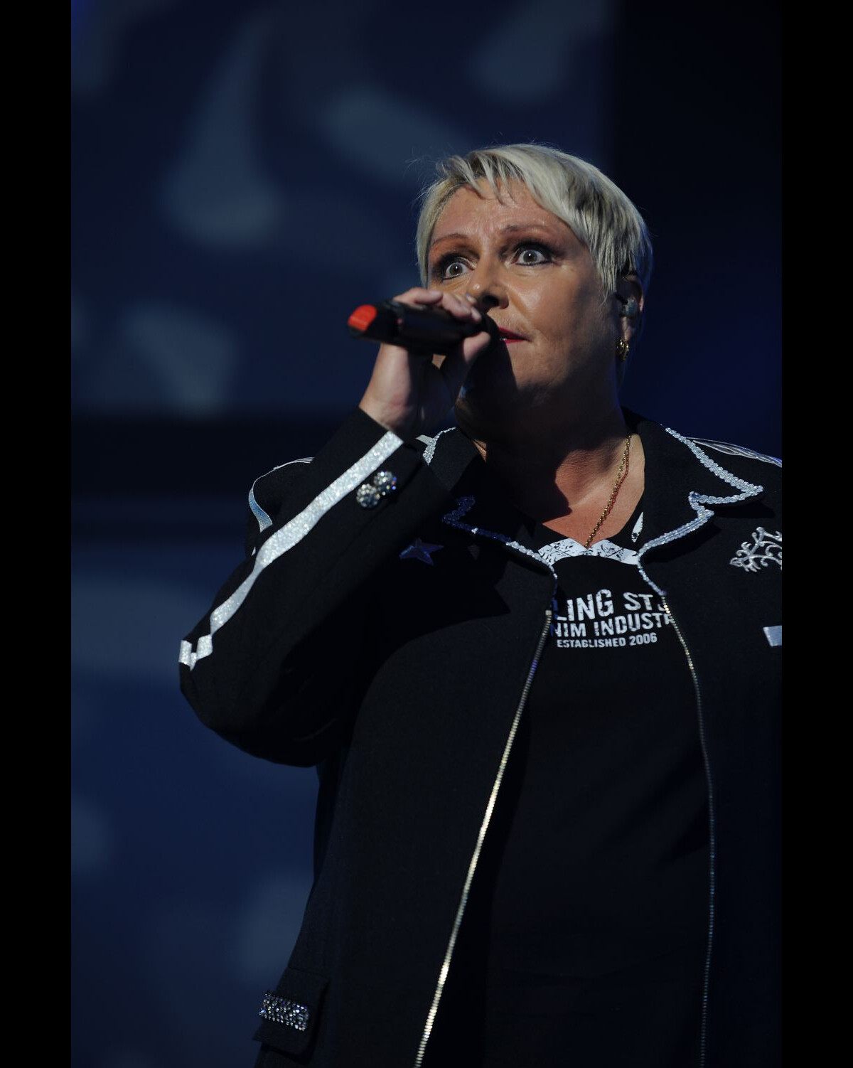 Photo : La chanteuse Jakie Quartz sur scène pour le spectacle Dream ...
