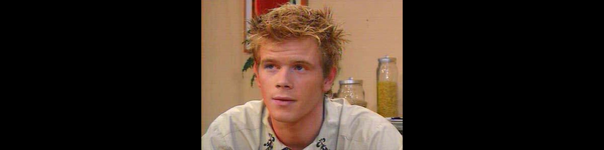 Photo : Frank Geney dans la série Le Groupe en 2001. - Purepeople