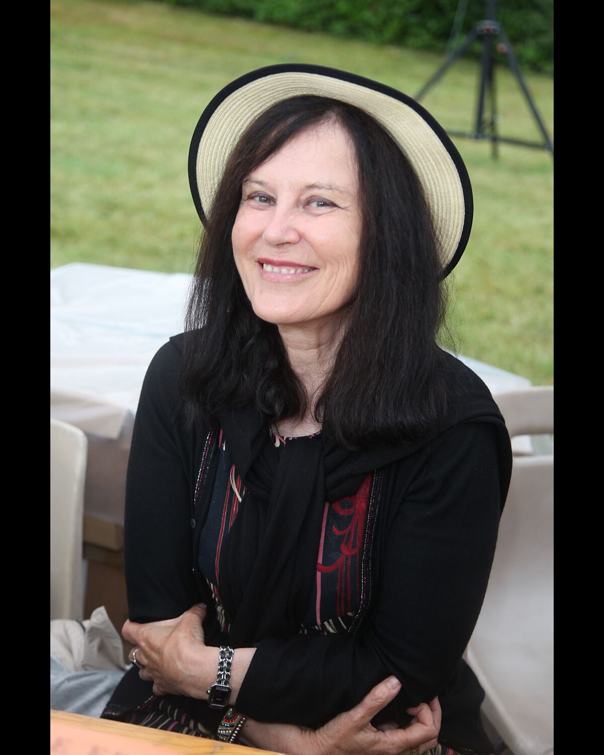 Photo : Irène Frain en dédicaces lors de la 18e Forêt des livres, à ...