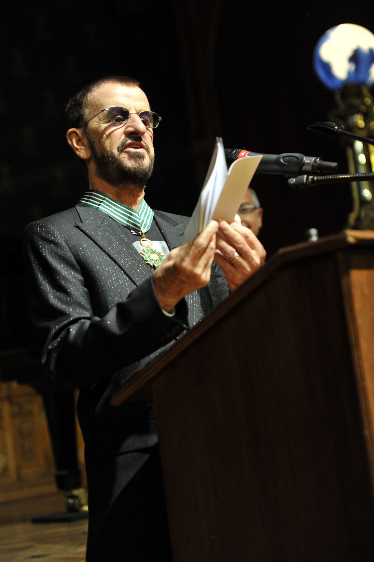 Photo : Le batteur Ringo Starr a reçu sa decoration de Commandeur des ...