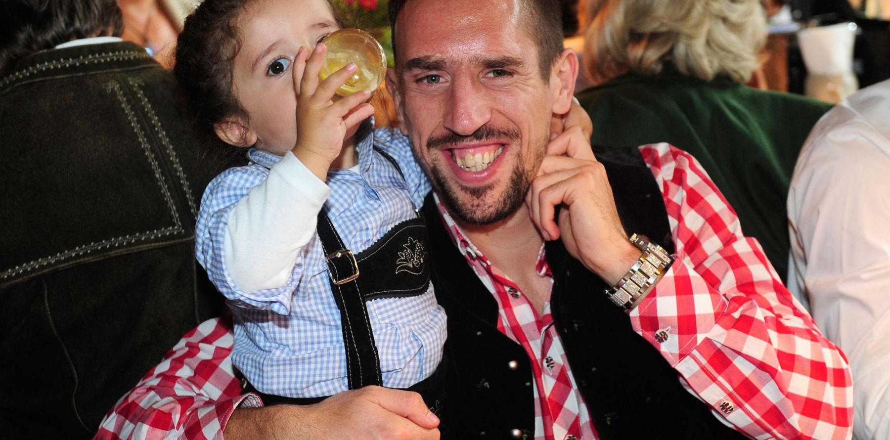Franck Ribéry : Papa heureux avec ses enfants pour fêter la bière à ...