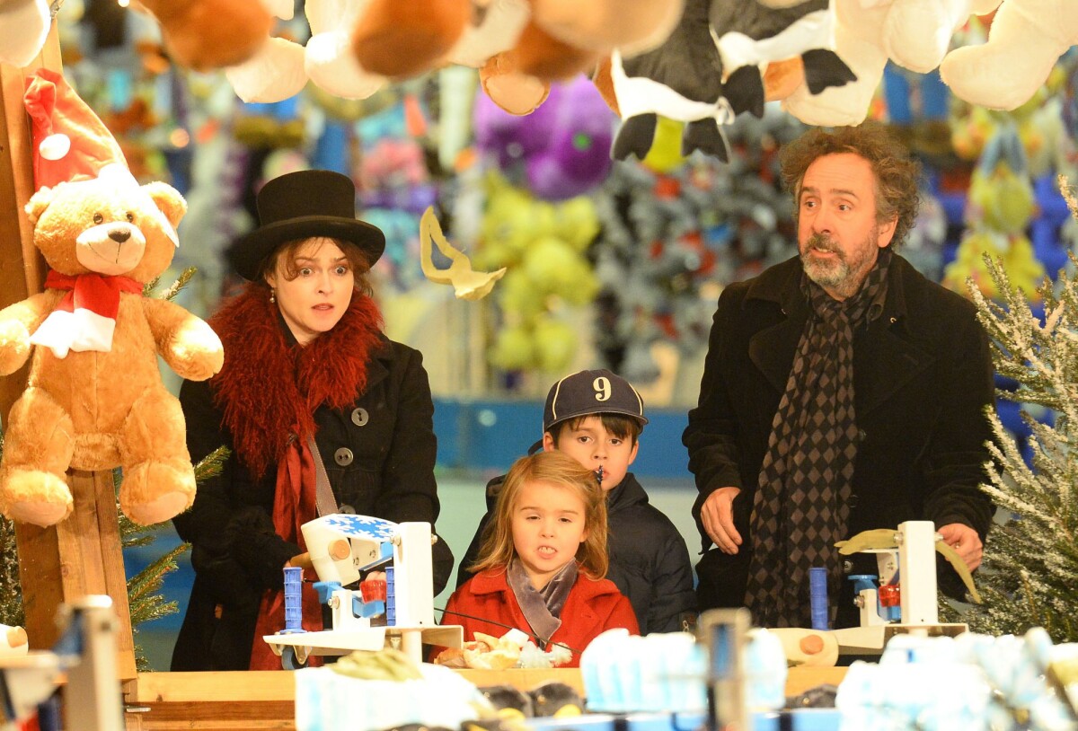 Photo : Tim Burton, Helena Bonham Carter et leurs enfants Billy Raymond ...