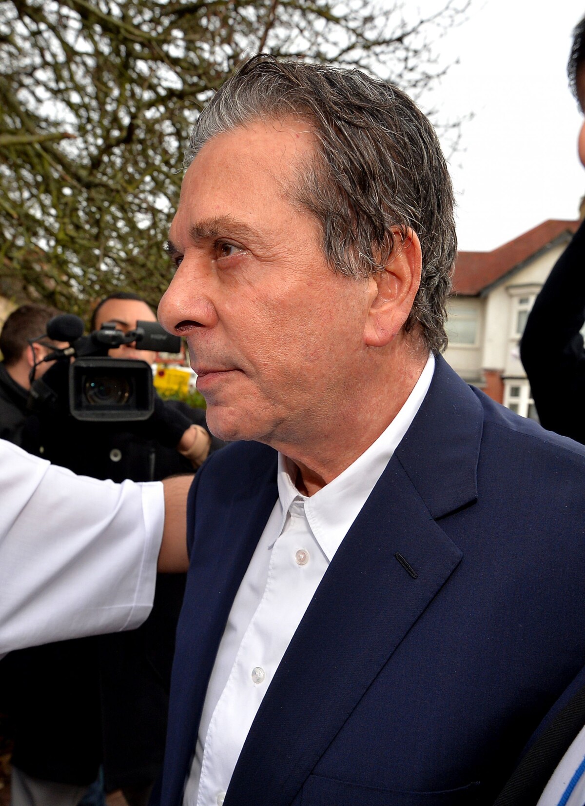 Photo : Charles Saatchi arrive devant la Cour de Londres le 29 novembre ...