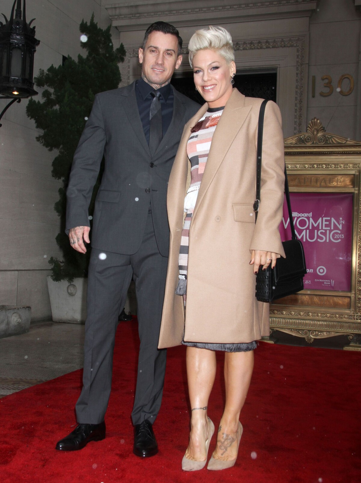 Photo : La chanteuse Pink et son mari Carey Hart arrivent au déjeuner ...