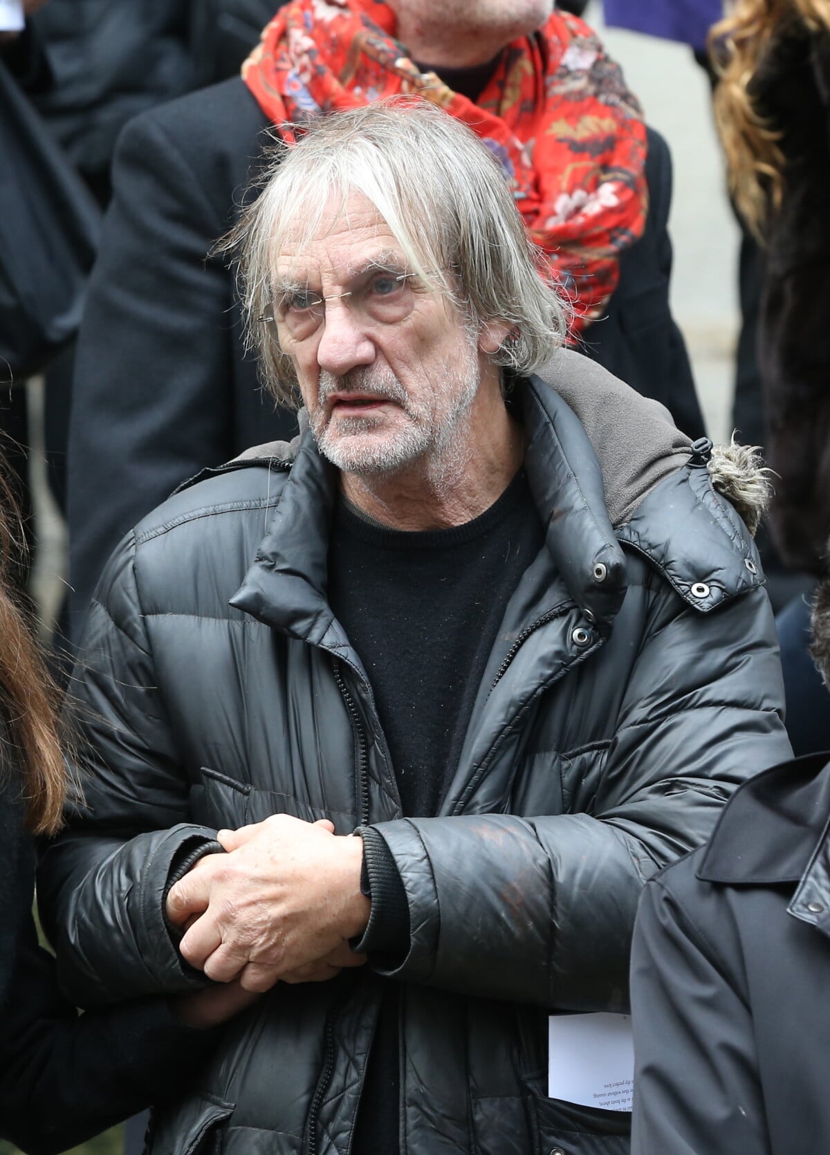 Photo : Andrew Birkin à la sortie de l'église Saint-Roch, après les ...