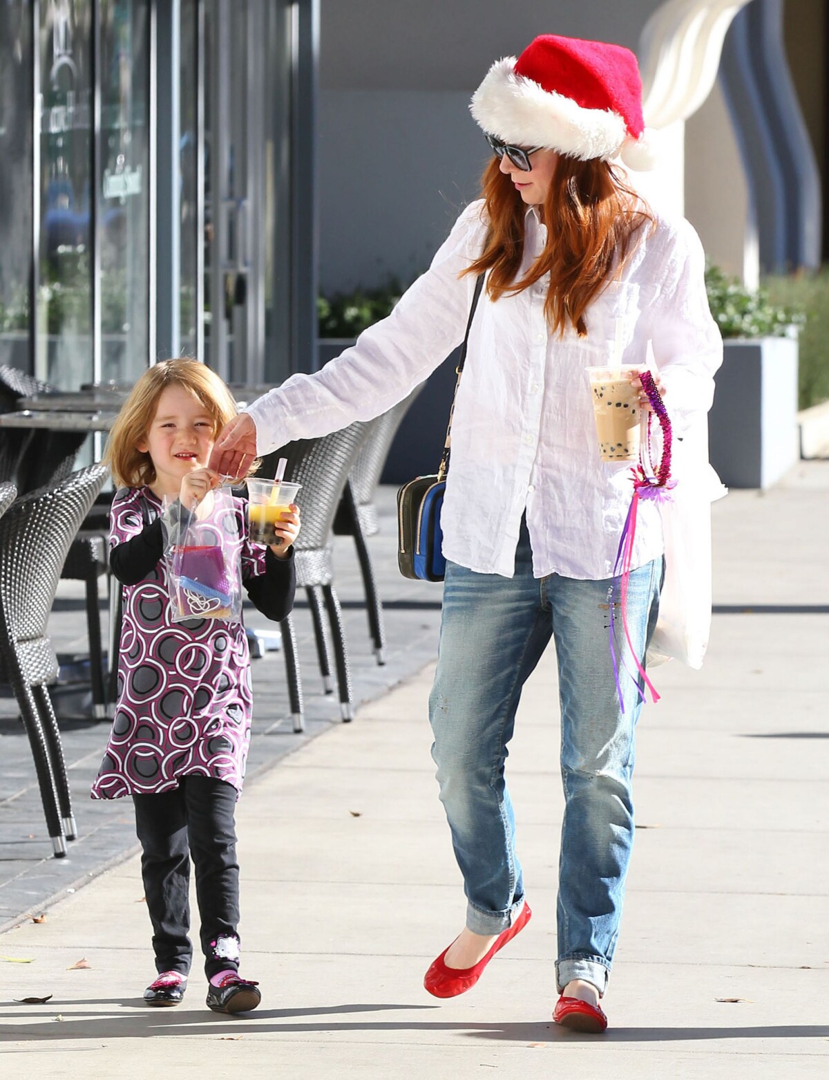 Photo : Alyson Hannigan et sa fille Satyana dans les rues de Santa ...