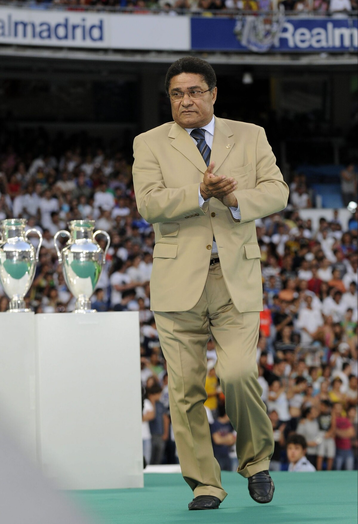Photo : Eusébio au stage Santiago Bernabeu de Madrid, le 6 juillet 2009 ...