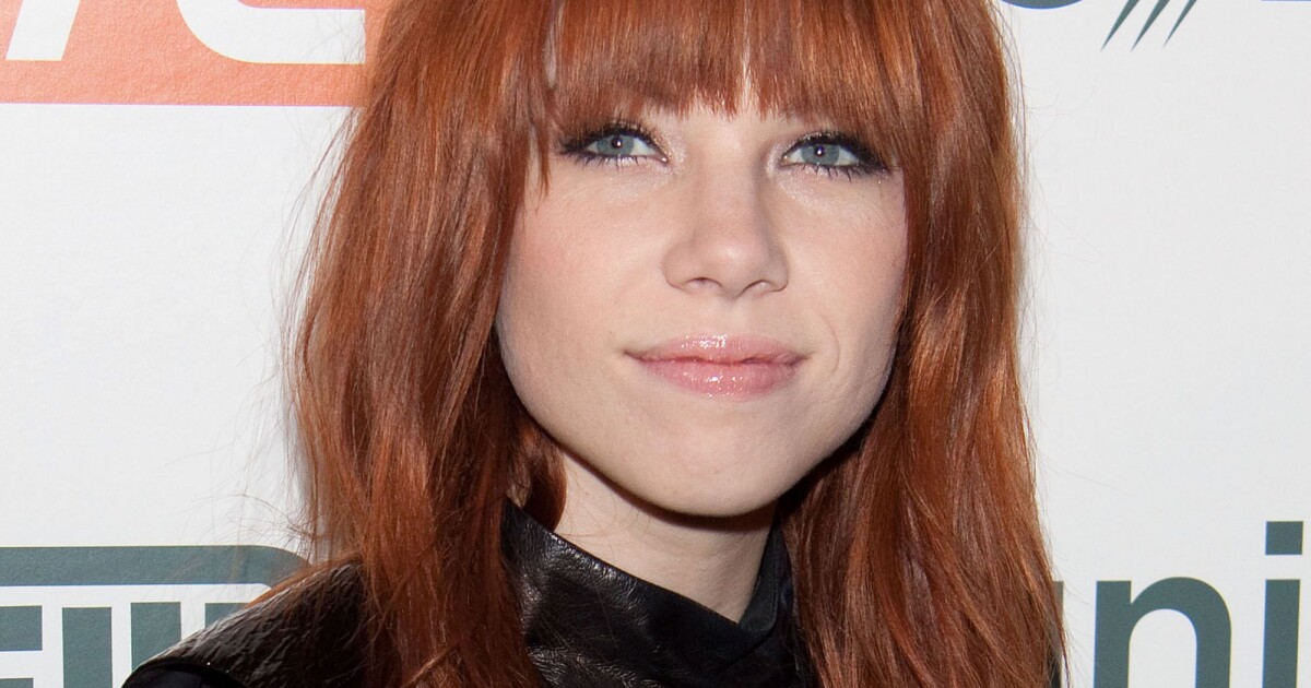 Carly Rae Jepsen devient Cendrillon pour Broadway, Sarah Hyland ...