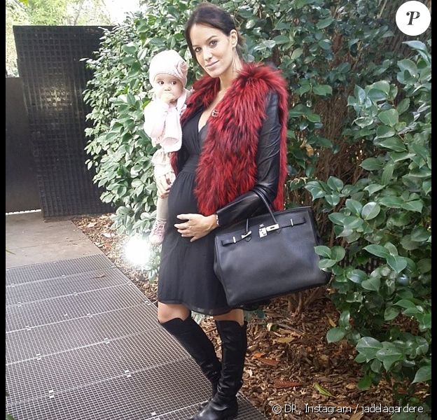 Jade Foret, enceinte : Look sexy et pose câline avec Arnaud Lagardère ...