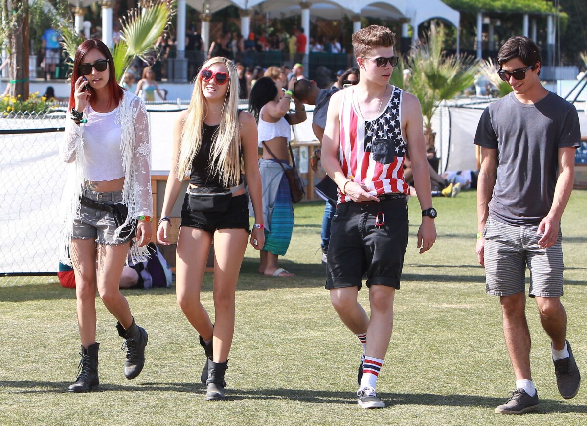 Photo : Ava Sambora en compagnie d'amis lors du Festival de Coachella ...