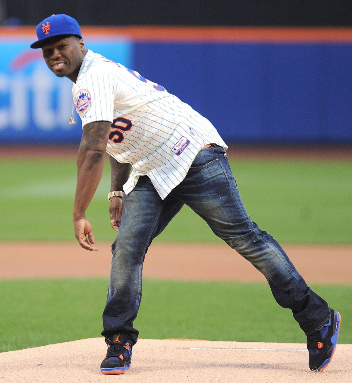Photo : 50 Cent donne le coup d'envoi de la rencontre New York Mets ...