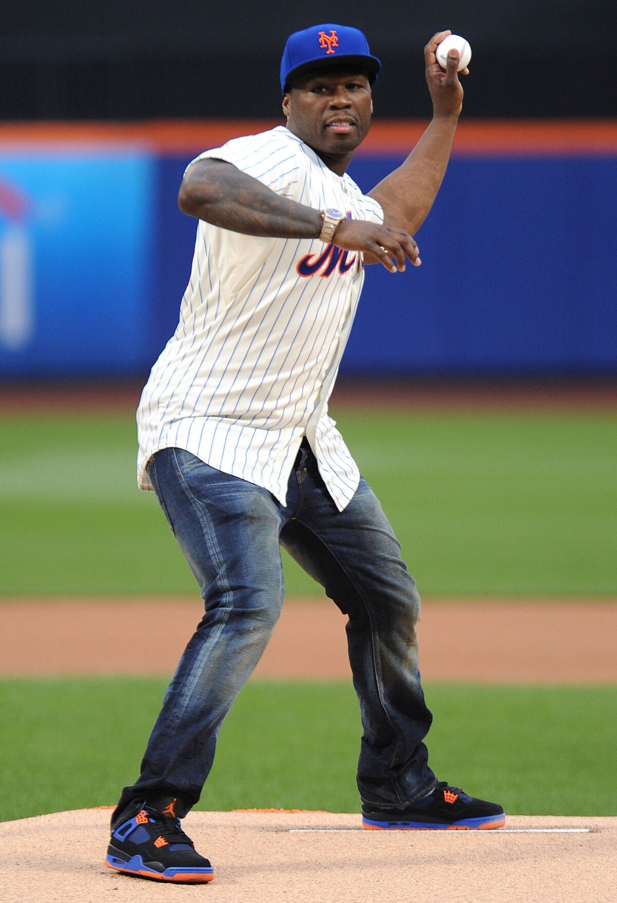 Photo : 50 Cent en plein lancer lors de la rencontre New York Mets ...
