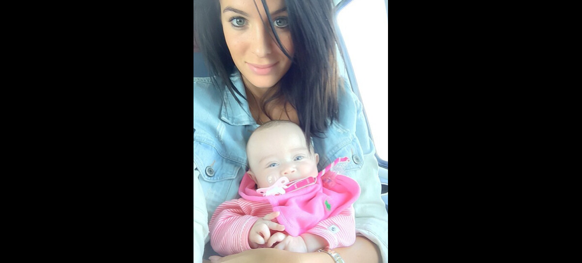 Photo : Jade Foret et son adorable Mila. Juin 2014. - Purepeople