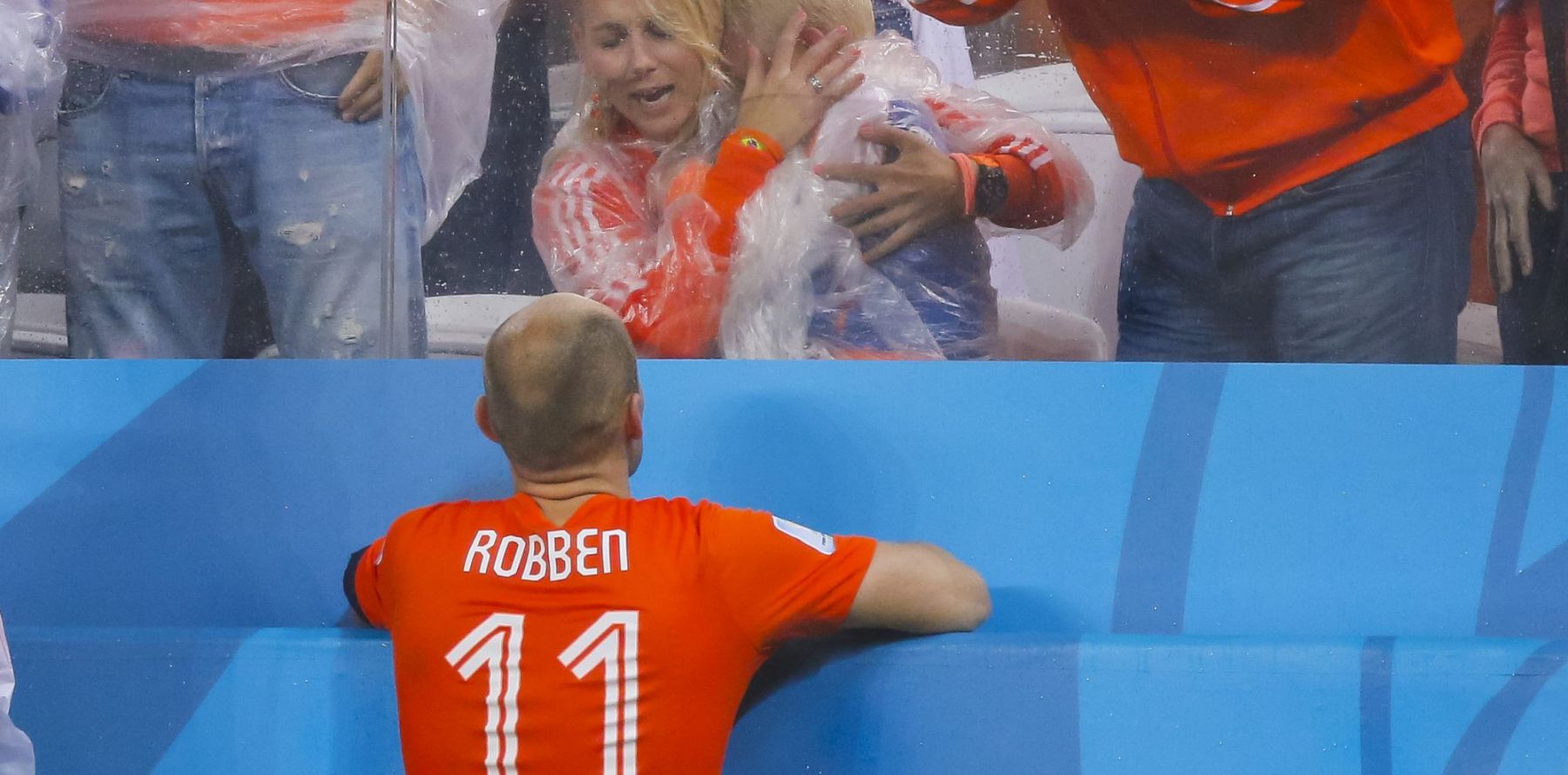 Brésil 2014 - Arjen Robben : Son fils en pleurs et inconsolable après ...