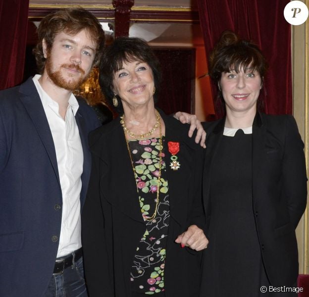 Anny Duperey décorée : Gaël Giraudeau avec son amoureuse pour fêter sa ...