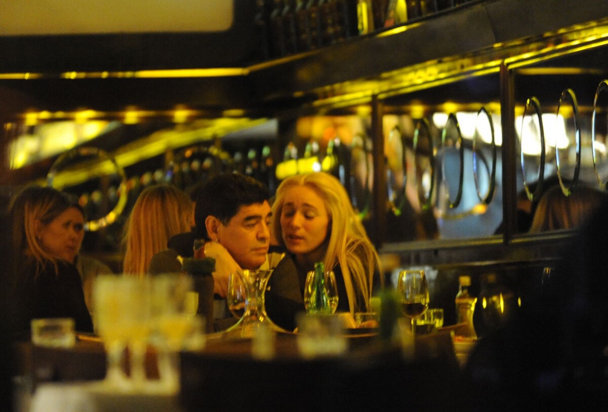Photo : Diego Maradona et sa compagne Rocio Oliva à Buenos Aires, le 16 ...