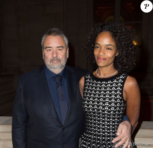 Luc Besson, très ému et honoré devant sa femme, Marc-Olivier Fogiel ...