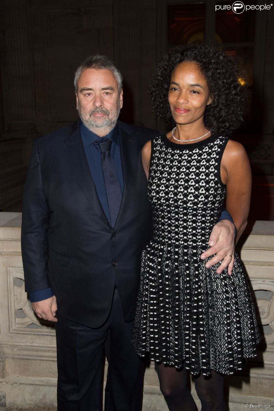 Luc Besson, très ému et honoré devant sa femme, Marc-Olivier Fogiel ...