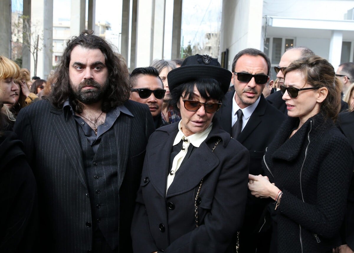 Photo : Marie (Femme de Demis Roussos), son fils Cyril et sa fille ...