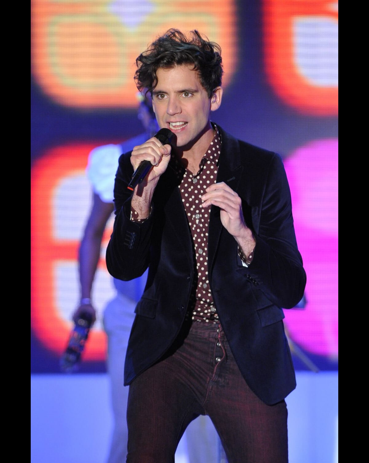 Photo : Le chanteur Mika sur le plateau de l'émission Vivement Dimanche ...