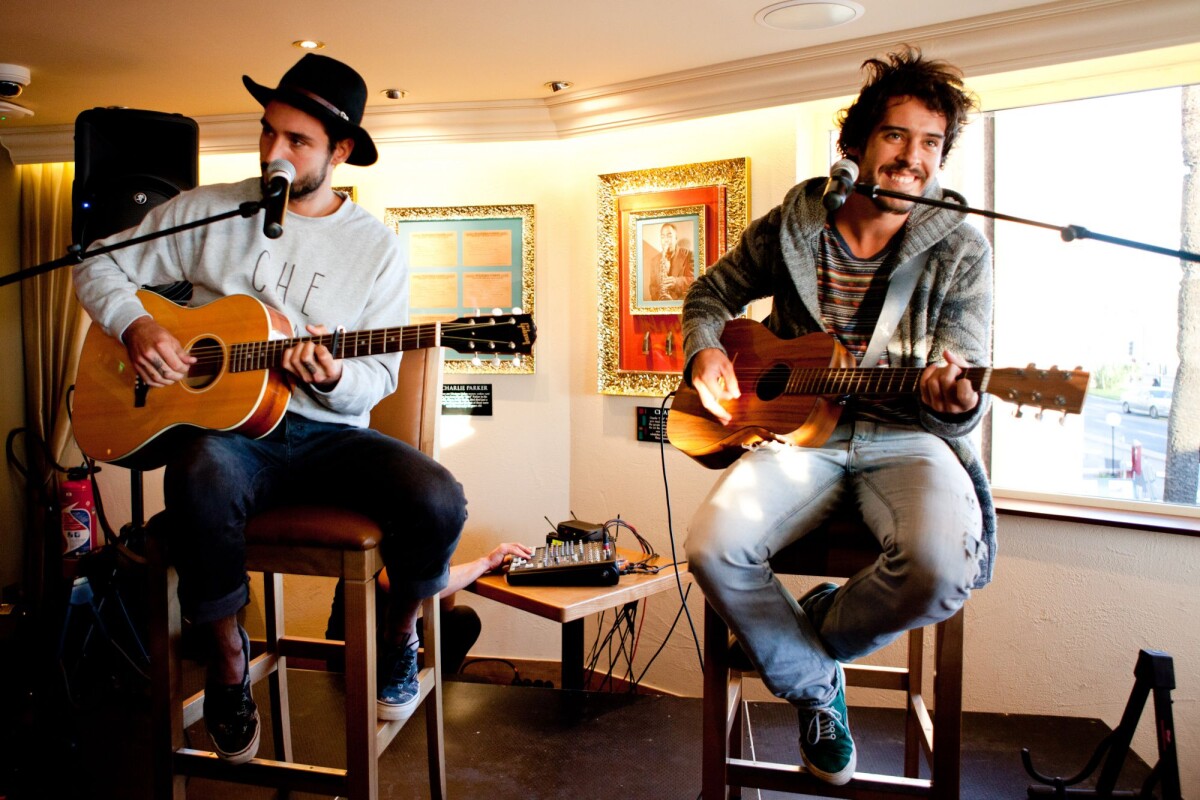 Photo : Showcase du groupe Fréro Delavega au Hard Rock Café à Nice, le ...