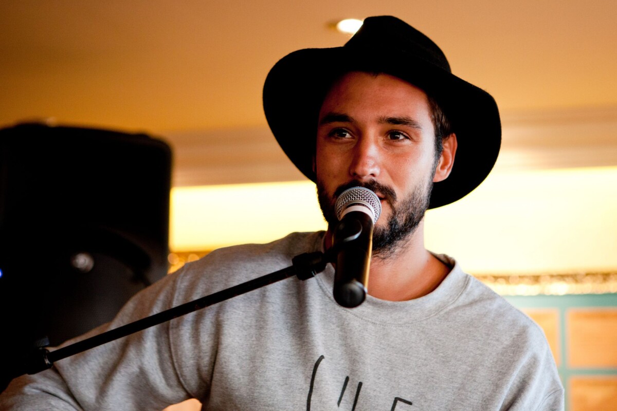 Photo : Jérémy Frérot. Showcase du groupe Fréro Delavega au Hard Rock ...