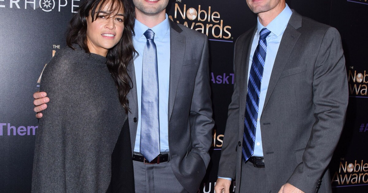 Michelle Rodriguez avec les frères de Paul Walker, juste avant la ...