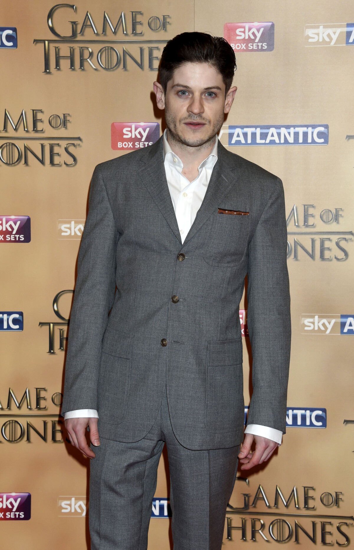 Photo : Iwan Rheon à l'avant-première mondiale de la saison 5 de "Game ...